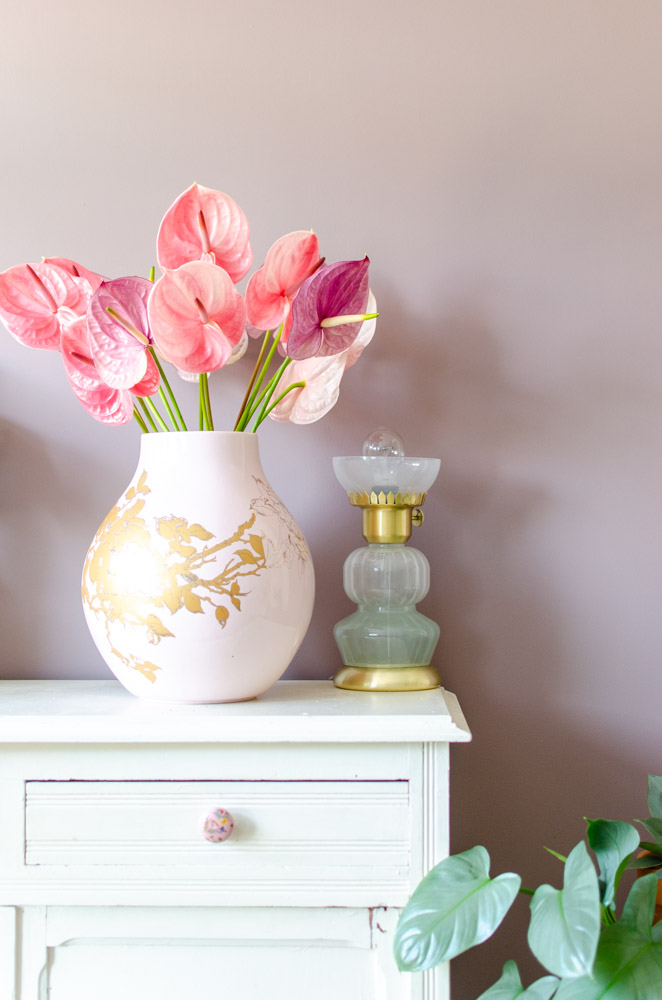 A colorful spring bouquet in a few steps