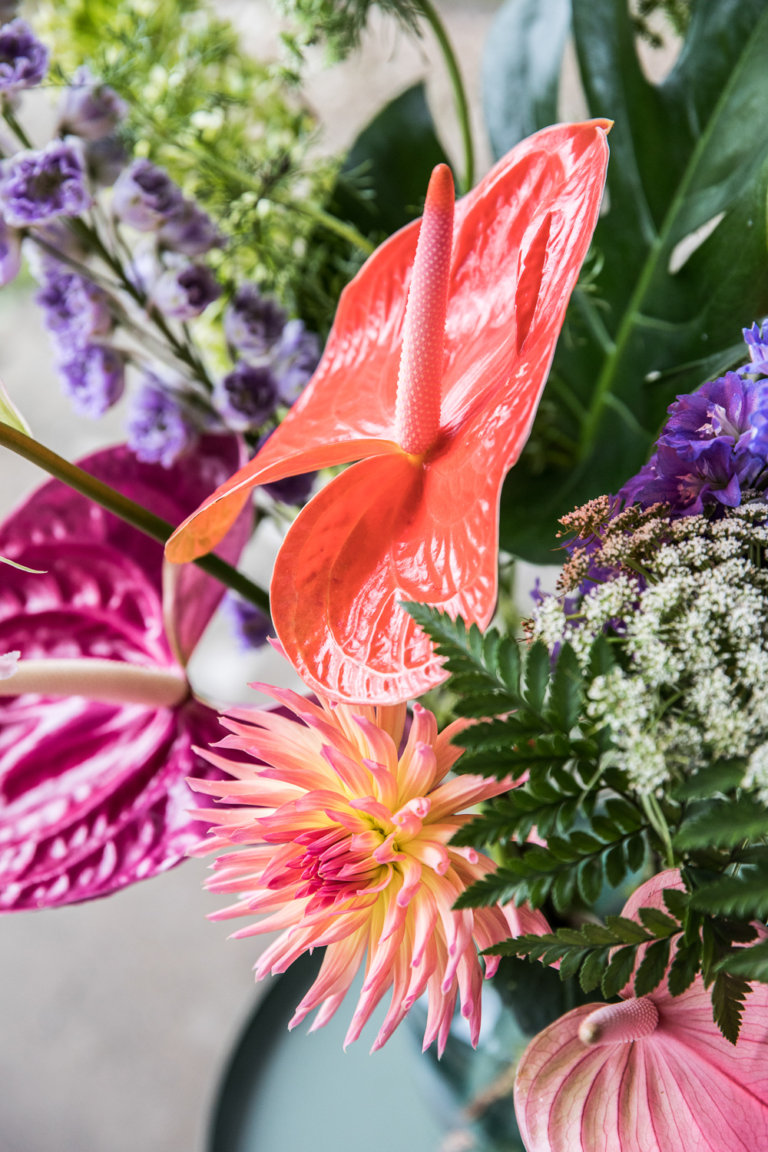 how-to-make-a-spring-flower-arrangement-in-3-easy-steps